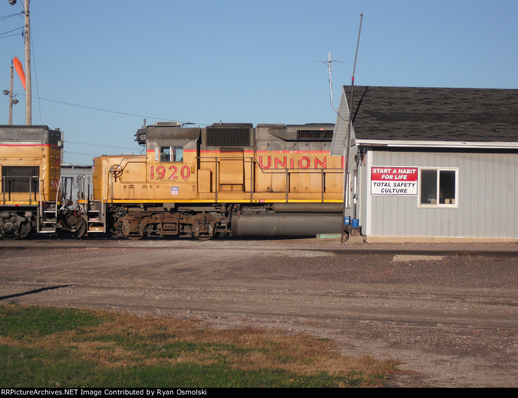 GP60 Peeking from behind the Office